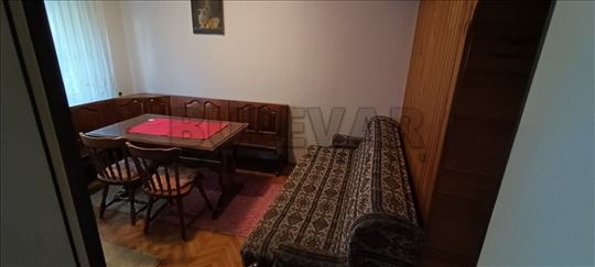Izdaje se stan u Duvaništu, kod Ekonomske škole, 5