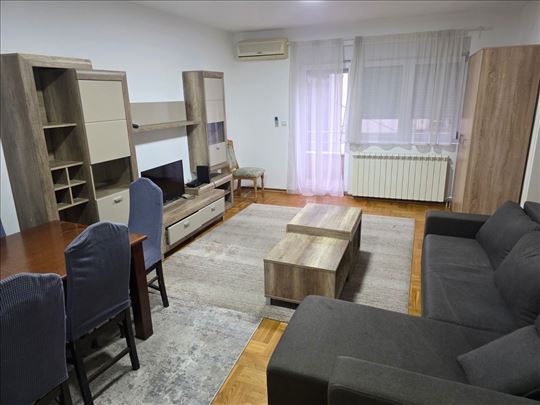 Izdaje se 4.0 stan,Bilecka,Vozdovac