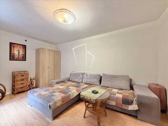 Renoviran stan u kući,Wi–Fi,Tv,infostan uključeni
