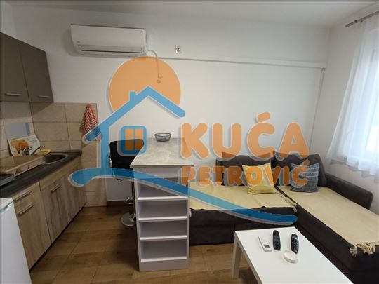 Izdaje se odlična prizemna kuća u centru Niša, kod