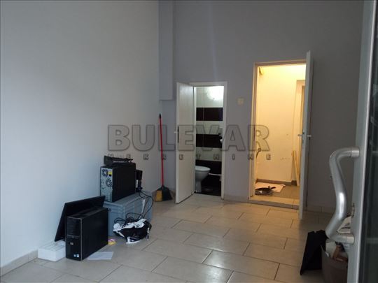 Izdaje se lokal 20m2 u samom centru grada