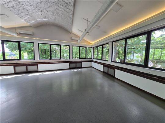 Lokal 185m2 sa terasom i 8 parking mesta-SC Olimp