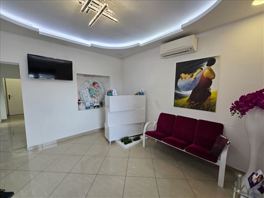 Renoviran višenamenski lokal, Bogoslovija 108m2