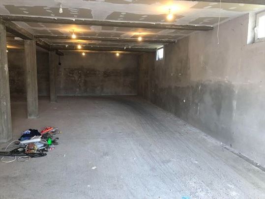 Autoput za Novi Sad,magacin 180m2