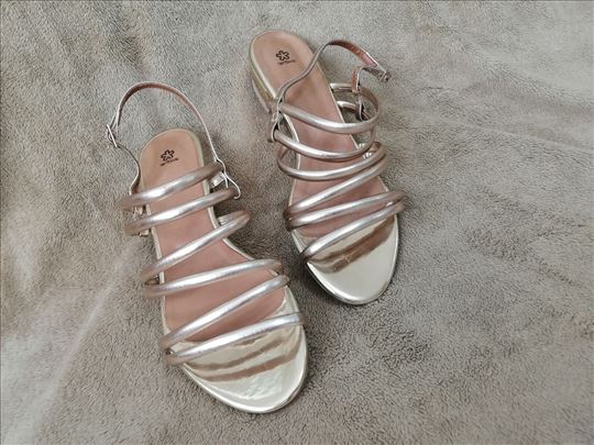 Nove kozne sandale 37/23