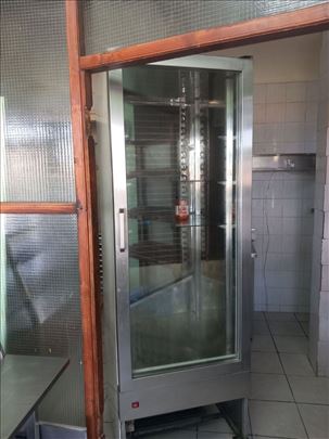 Prodajem različitu opremu iz pekare zbog zatvaranj