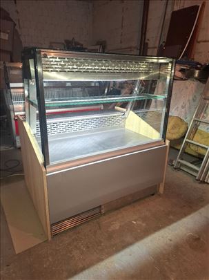Rashladna vitrina salatara sa boksom 120cm