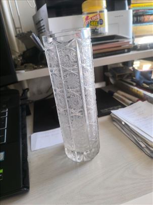 Kristalna vaza sitno brušena 23 cm visine, Gornje