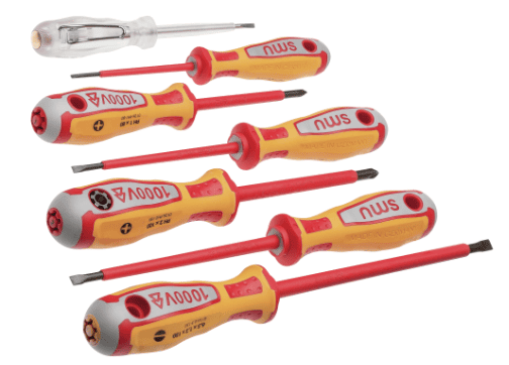 Set VDE odvijača 1000V, 8/1 – ergonomske višekomponentne drške, anti-roll; Cr-Mo-V sečiva s black tipom, ubrizgana izolacija IEC 60900; ležište za bit NWS