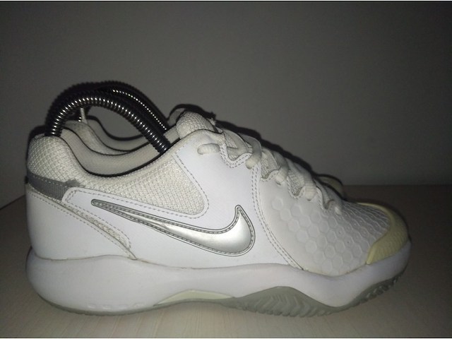 Nike Air Zoom Resistance zenske patike tenis br 36,5