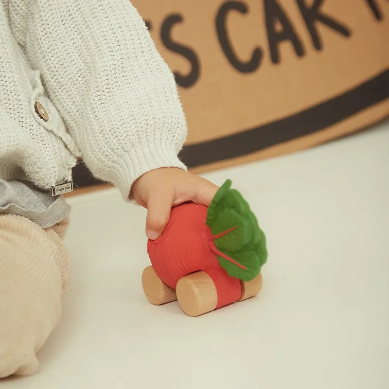 OLI&CAROL GLODALICA BETTY THE BEETROOT BABY AUTOMOBIL
