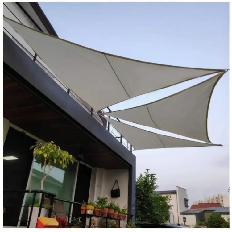 Solarno trouglasto jedro 4x4x4m Gray ModernHome