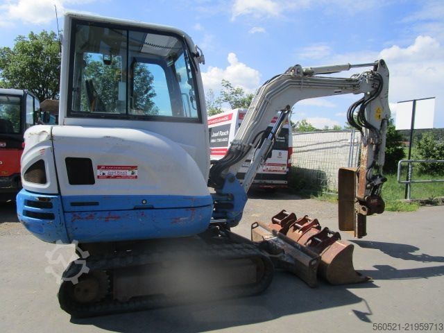 Mini bager
Takeuchi TB 230 - POWERTILT + hydr. Schnellwechsler + 4 Löf