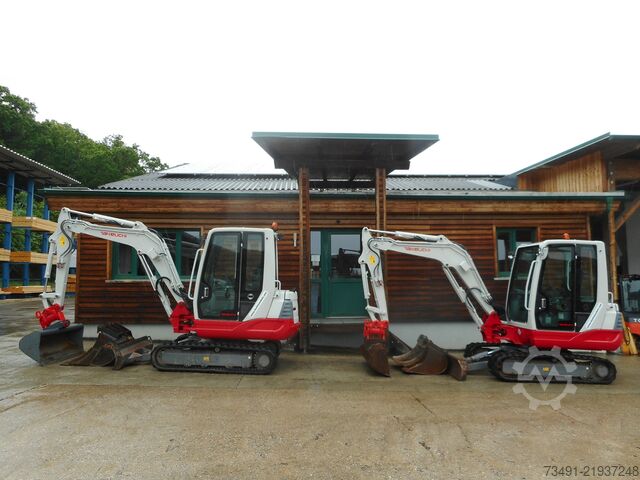Mini bager
Takeuchi TB 235 mit POWERTILT