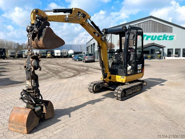 Mini bager
CATERPILLAR 301.7 D / Schnellwechsler / Löffel + Greifer