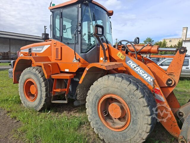 Utovarivač na točkovima
Doosan DL200