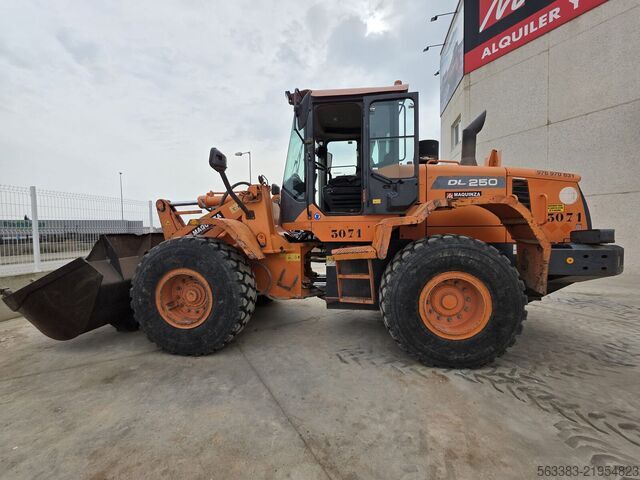 Utovarivač
Doosan DL250-3