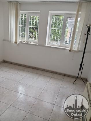Prodajem stan u Vršcu idealan kao poslovni prostor