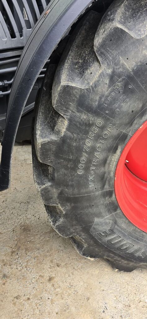 Fendt 824 Vario traktor točkaš