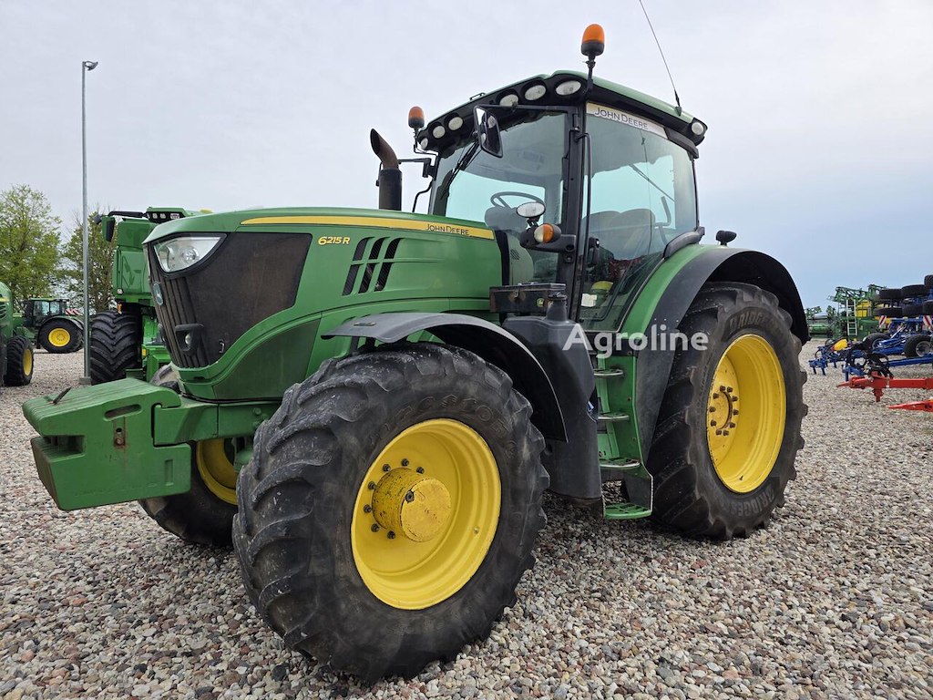 John Deere 6215R traktor točkaš