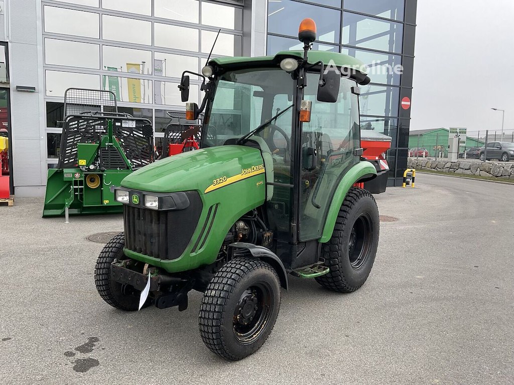 John Deere 3320 mini traktor