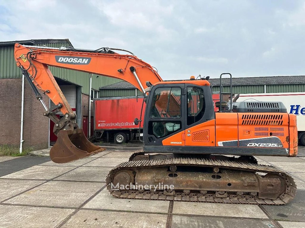 Doosan DX235LC 5 bager guseničar