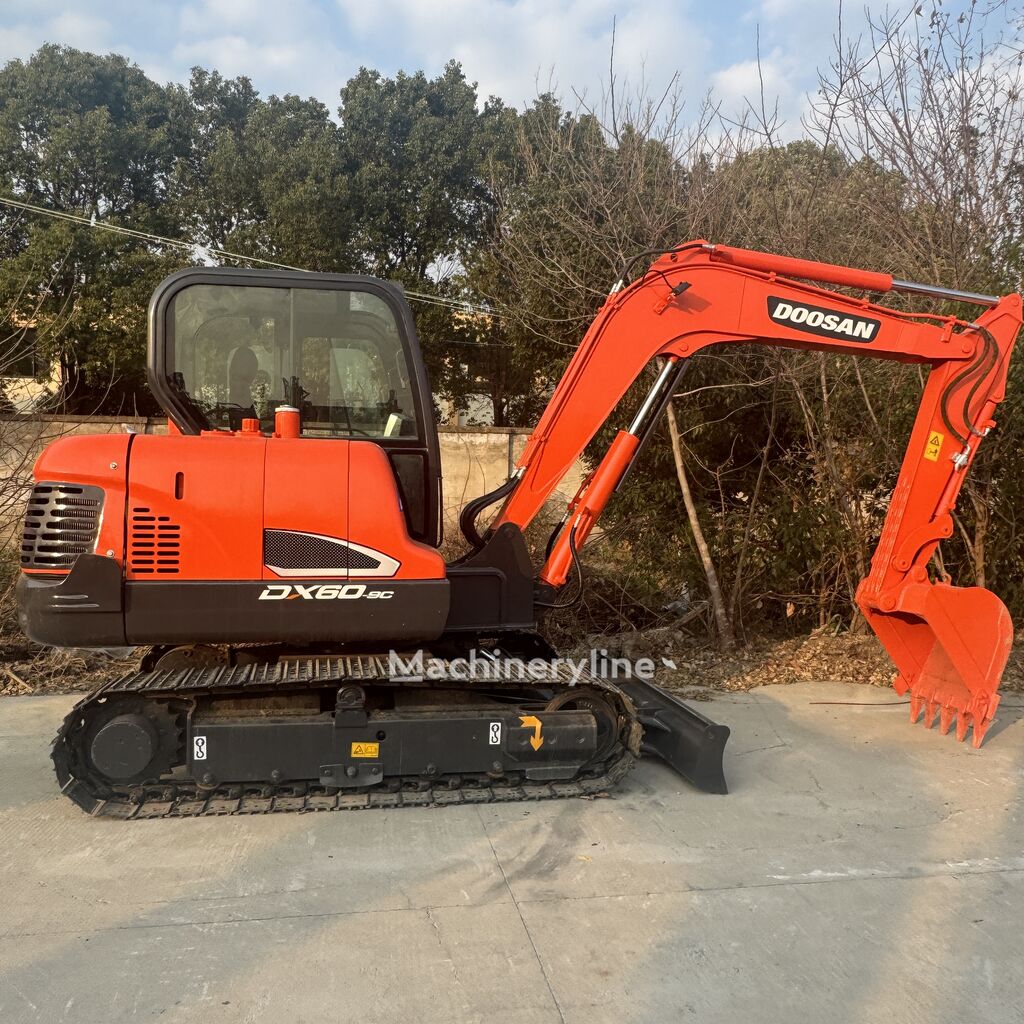 Doosan DX60 bager guseničar