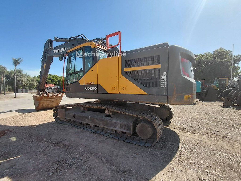 Volvo EC 250 bager guseničar