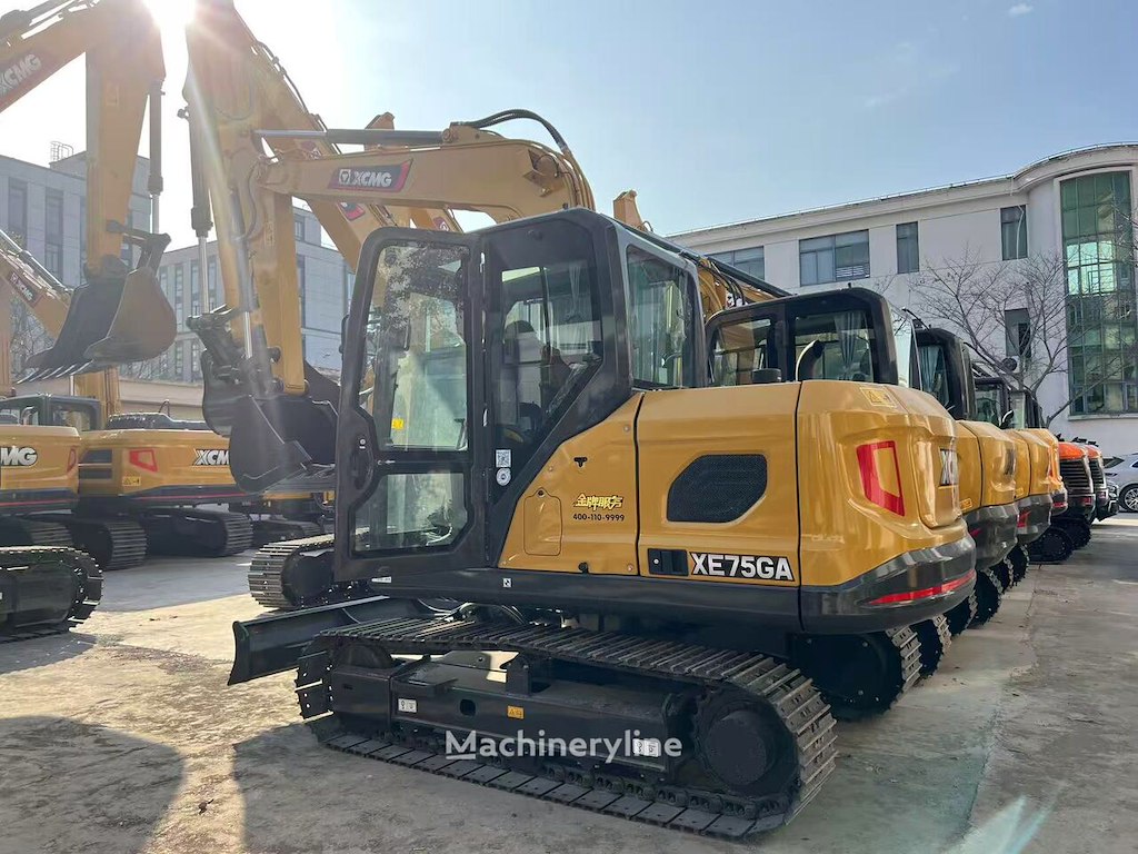 Novi XCMG XE75GA midi bager