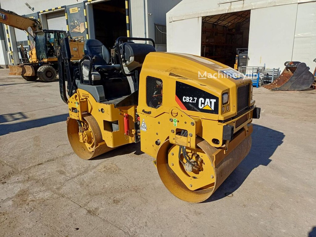 Caterpillar CB2.7LRC mali valjak