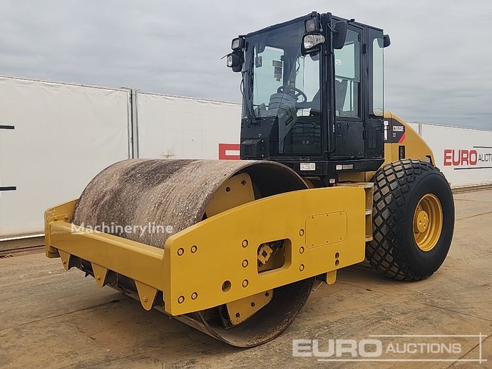 Prodaje se Caterpillar CS533E kompaktor s jednim valjkom na aukciji