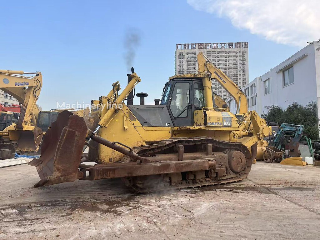 Komatsu D155A-5 buldožer