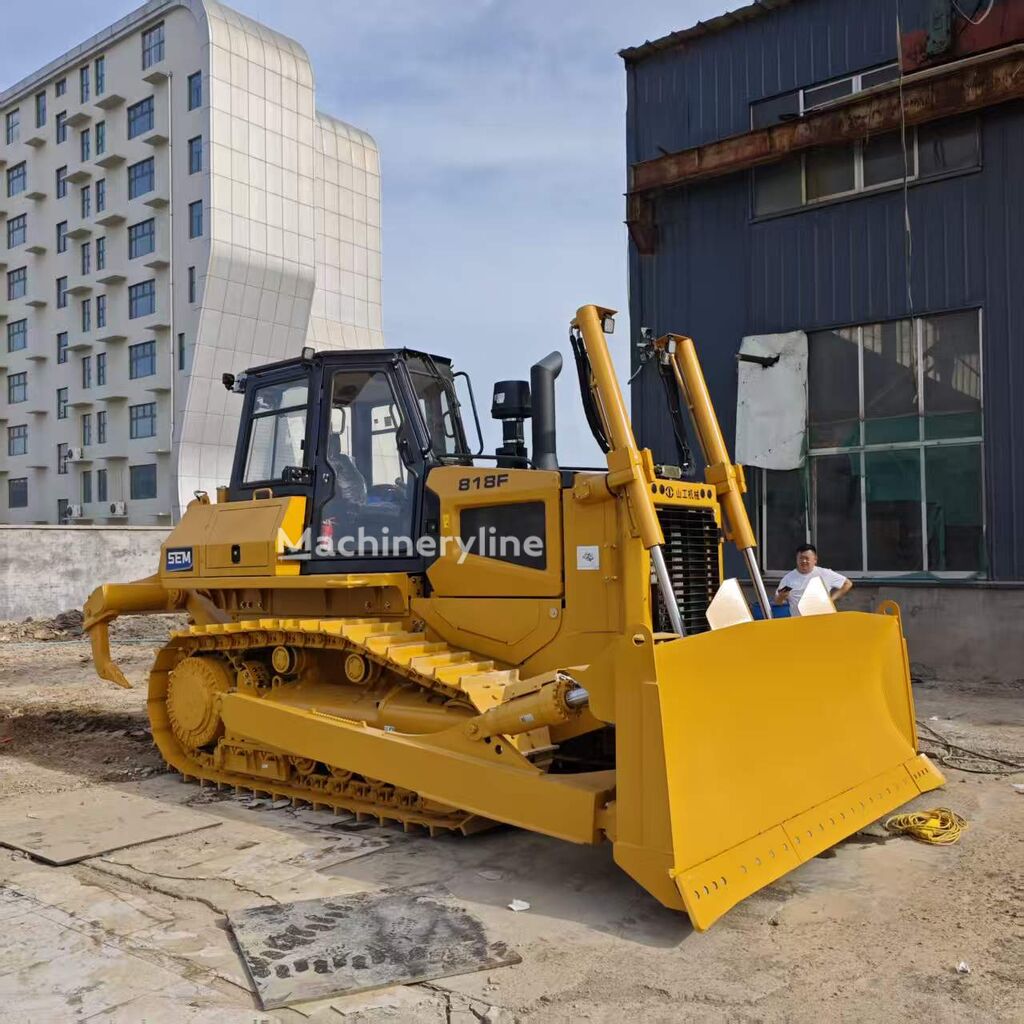 Novi SEM 818F buldožer