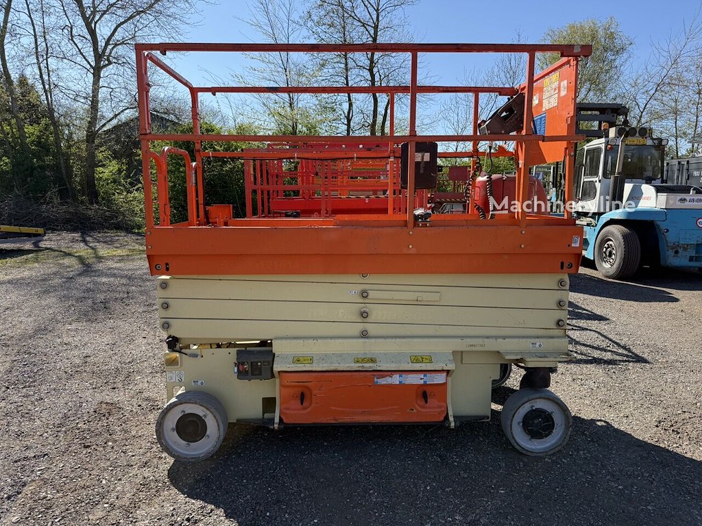 JLG 3246 es makazasta platforma