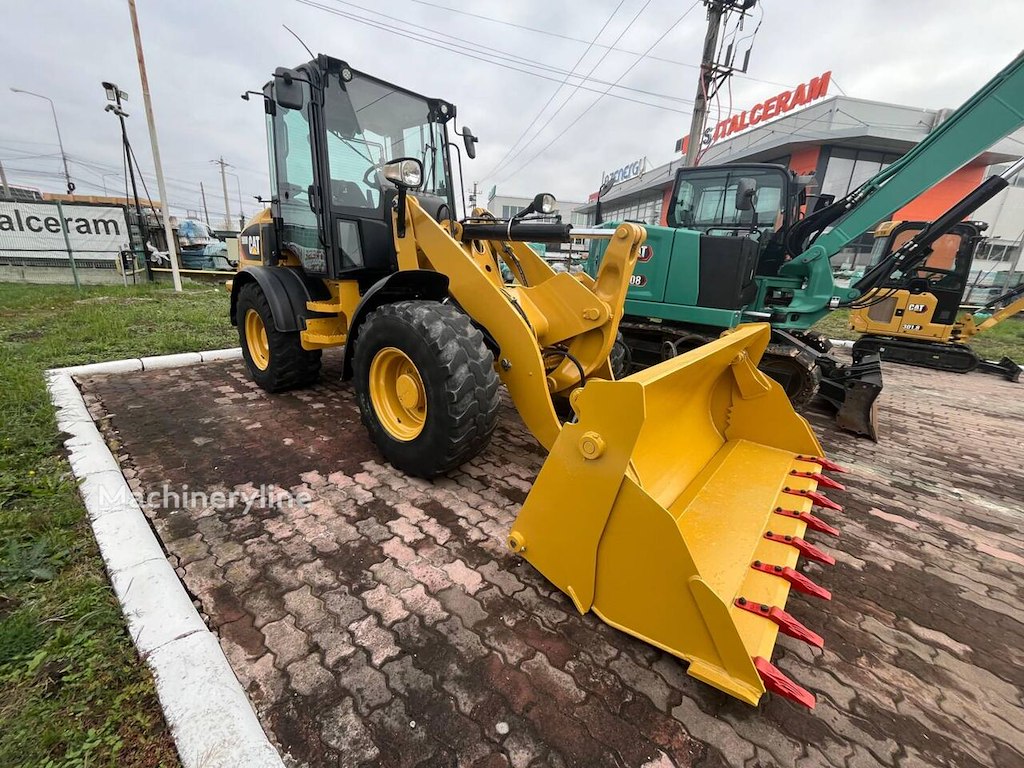 Caterpillar 908M prednji utovarivač