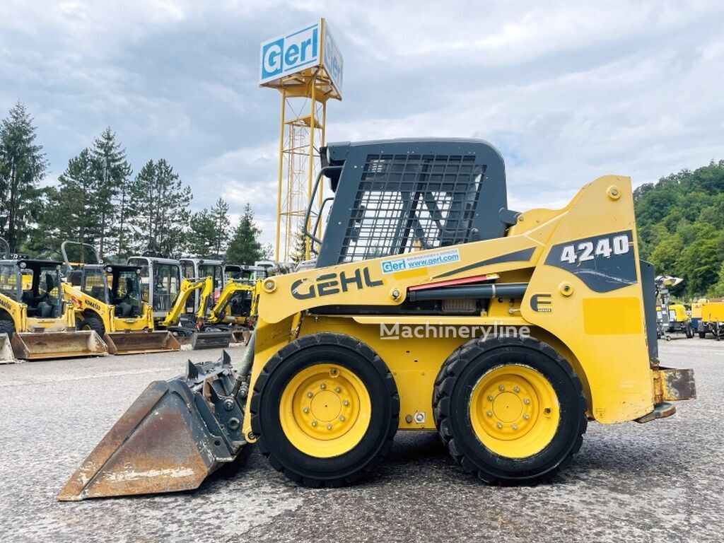 Gehl SL4240 mini utovarivač