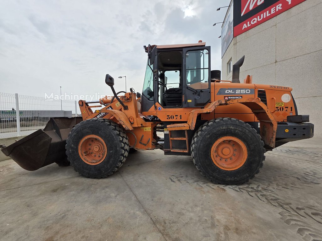 Doosan DL250-3 prednji utovarivač
