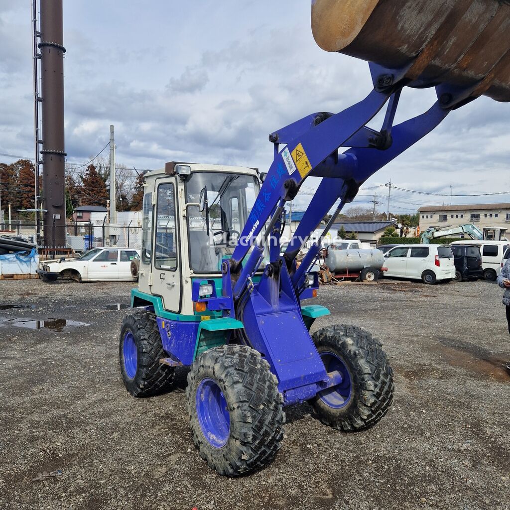 Komatsu WA 40-3E prednji utovarivač