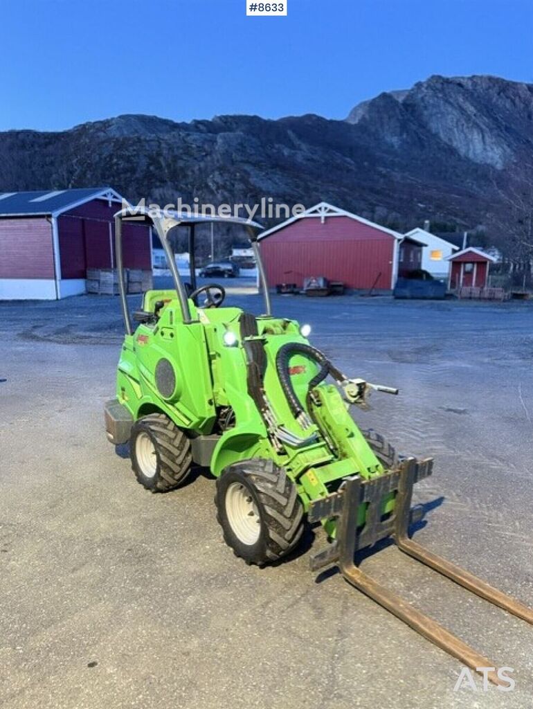 Avant R28 multifunkcionalni utovarivač