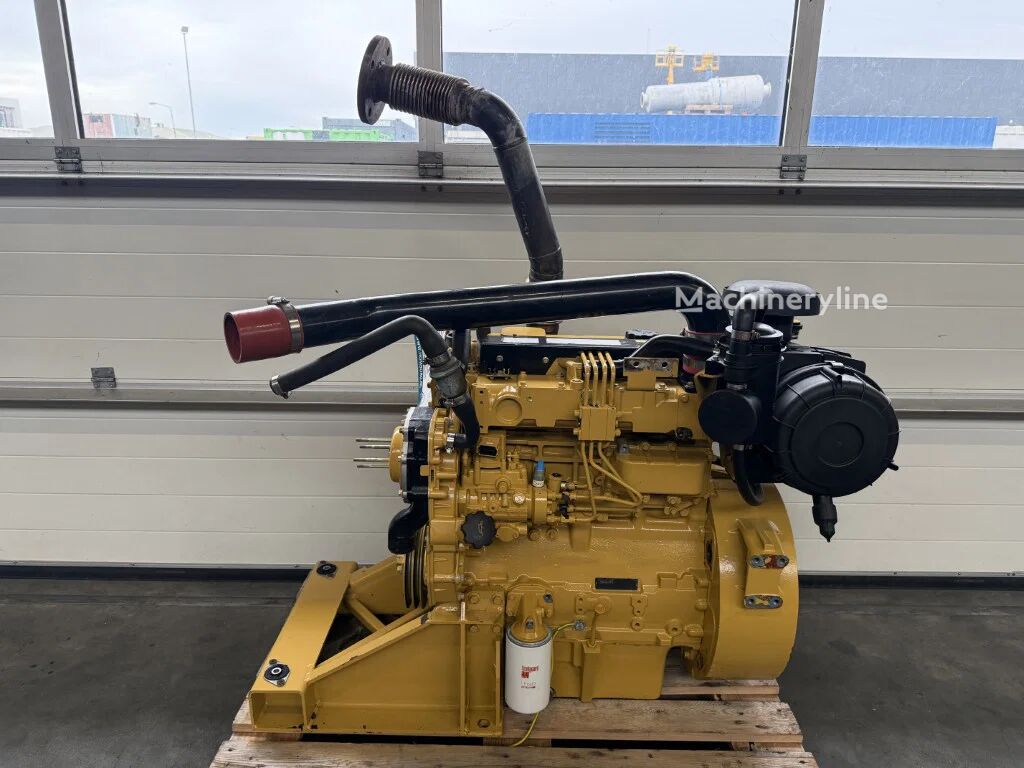 Caterpillar C4.4 Perkins 1104C-44TA Diesel 97 kW 130 PK Motor