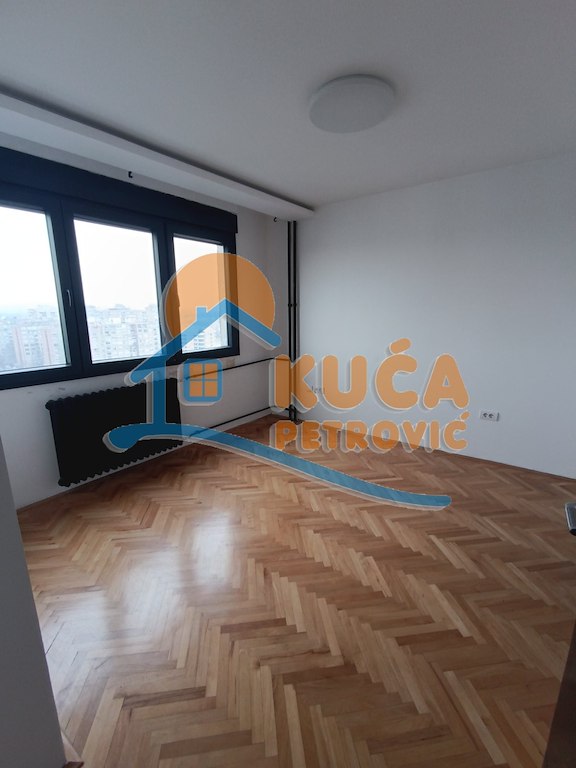Trosoban stan, 85 m2, Dom zdravlja, Vojvode Mišića ID: i-013162
