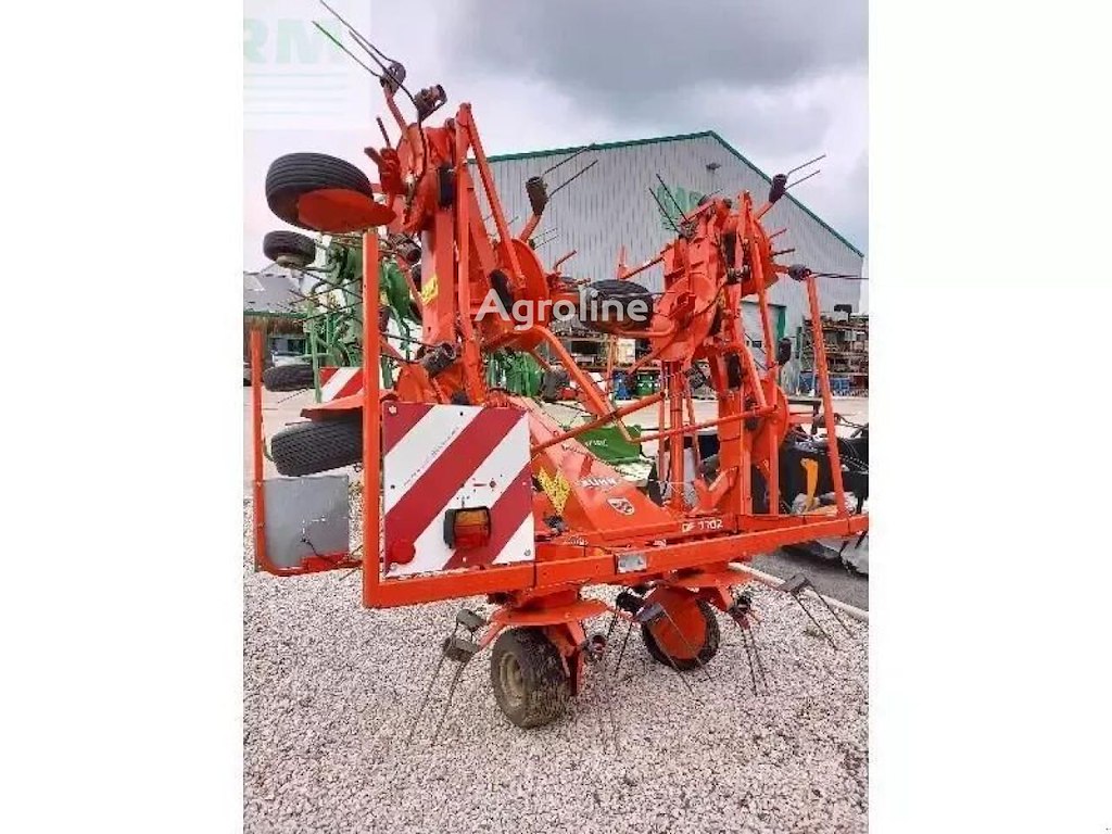 Kuhn gf 7702 prevrtač sena