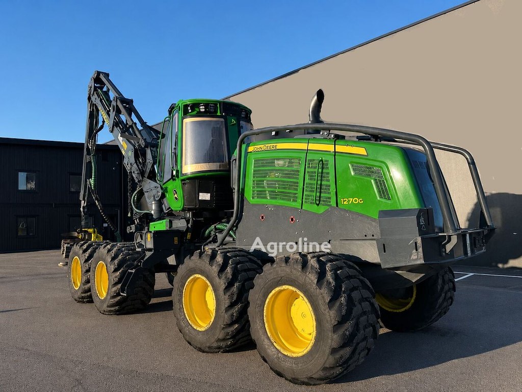 John Deere 1270G 8WD harvester