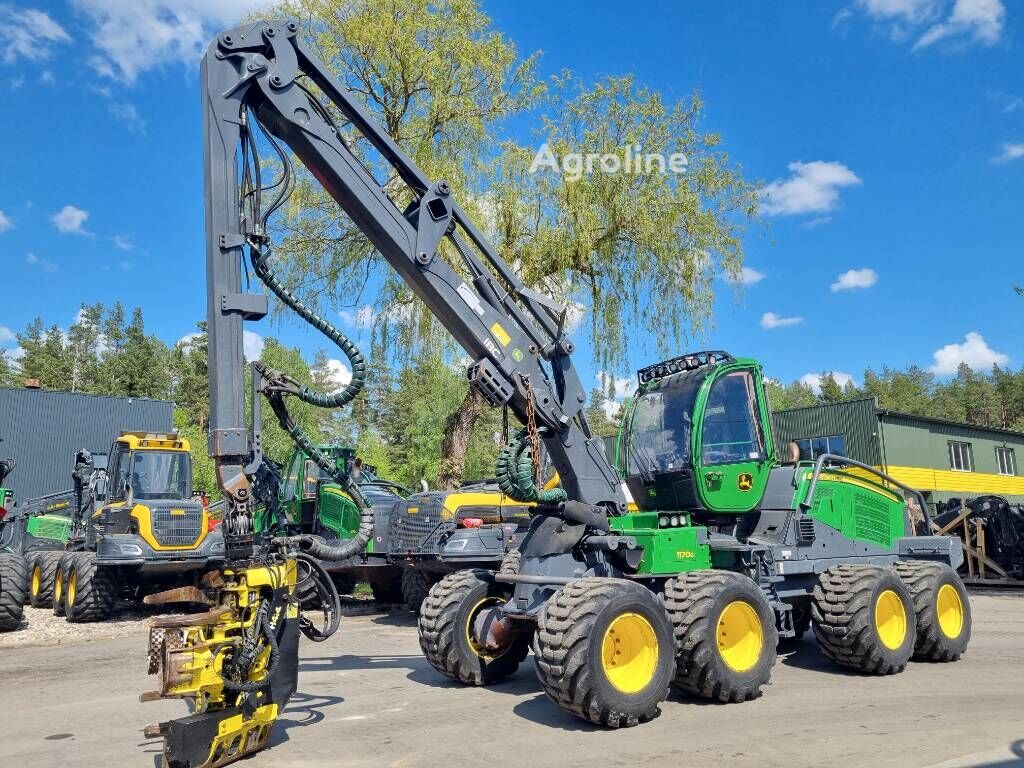 John Deere 1170 G harvester