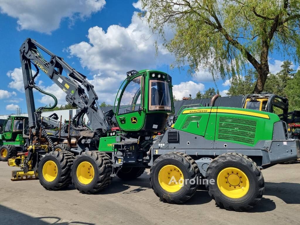 John Deere 1170 G harvester