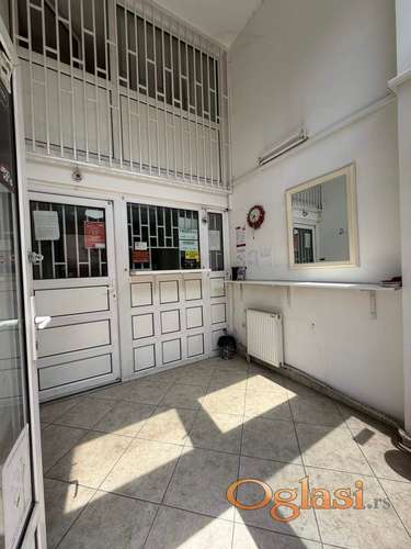 IZDAJE SE ULICNI LOKAL POVRSINE 40m2, DVA NIVOA, TRENUTNO OPREMLJEN ZA MENJACNICU