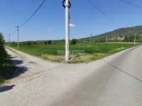Plac kod Ripnja, u zelenilu