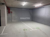 Banovo Brdo, garažno mesto u novoj zgradi