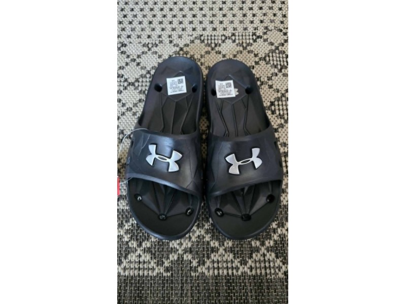 UNDER ARMOUR LOCKER III PAPUCE *NOVO*