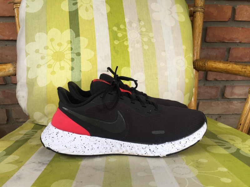 Original NIKE Revolution 5 patike br44.5